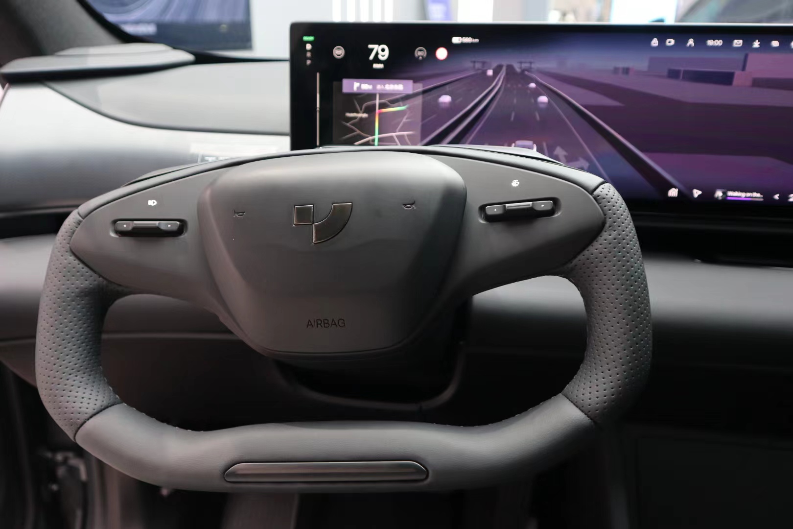 SEA浩瀚架构打造，最大的亮点不止智能化？到店实拍集度ROBO—01