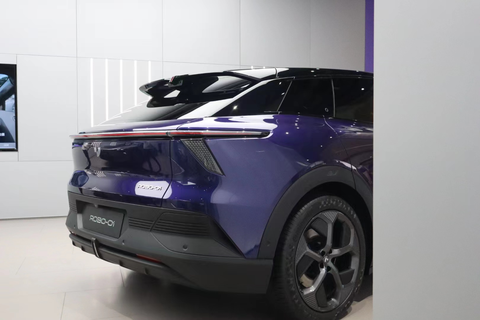 SEA浩瀚架构打造，最大的亮点不止智能化？到店实拍集度ROBO—01