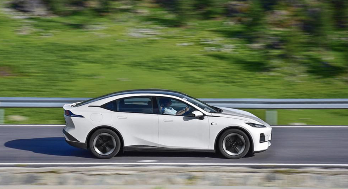 “深藏不露”的深蓝SL03