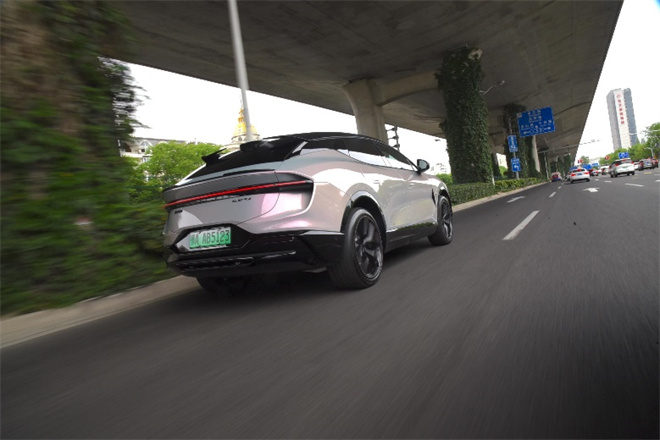 路特斯Eletre:电车时代，加速快不代表性能强，驾控才是王道_环球汽车网